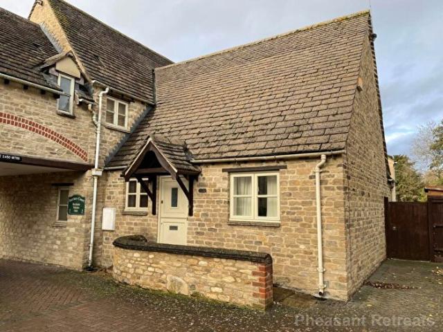 2 Bedroom House To Rent In Farriers Court, Witney, OX28