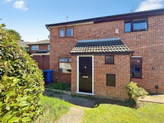 2 Bedroom House to Rent in Glastonbury Close, Kettering, Northamptonshire, NN15
