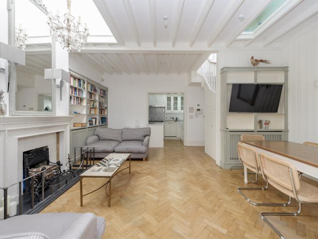2 bedroom house to rent in kensington
