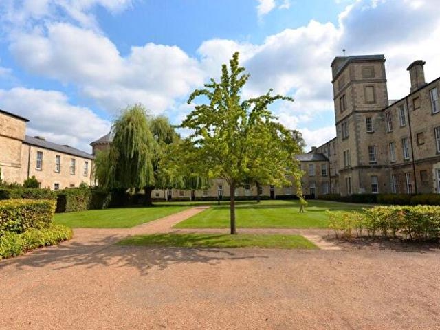 2 Bedroom House To Rent In Mandlebrote Drive, Littlemore, Oxford, OX4