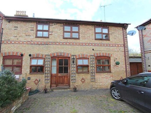 2 Bedroom House To Rent In Rochester Mews, Linslade, LU7
