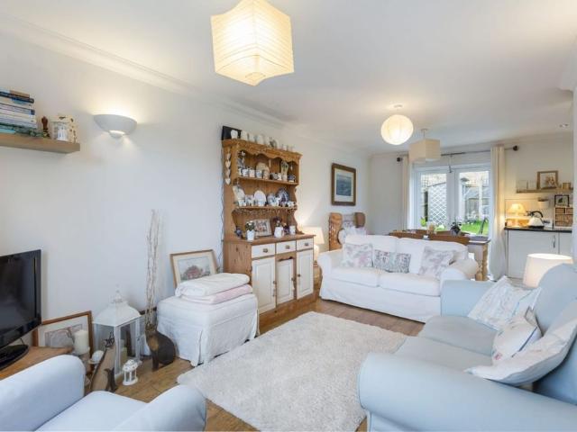 2 Bedroom House To Rent in Rye