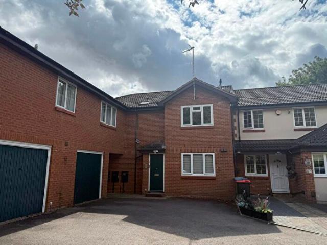 2 Bedroom House To Rent In Sheppards Close, MK16