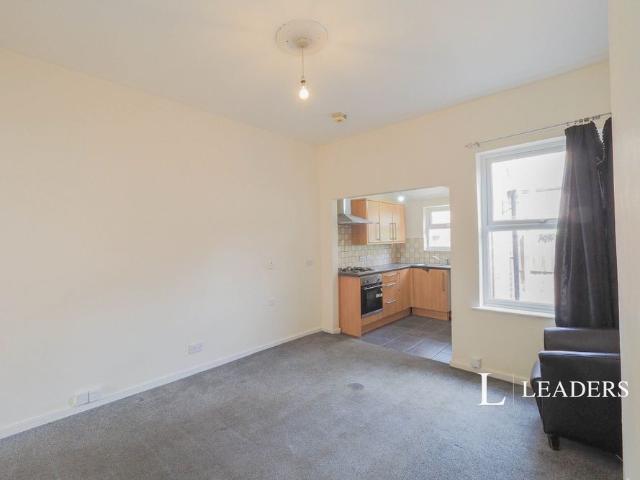 2 bedroom house to rent Kentwood Road, Nottingham, NG2