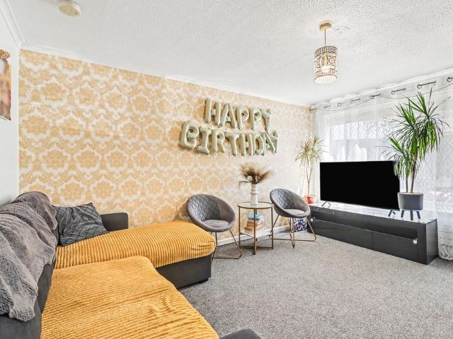 2 bedroom house to rent Lowlands Close, Northampton, Northamptonshire, NN3