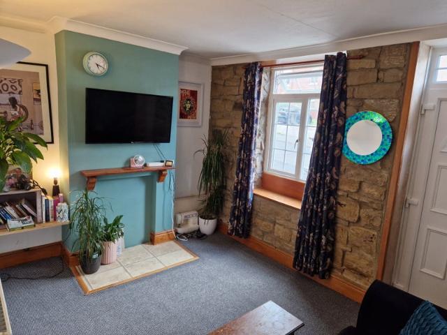 2 bedroom house to rent LS26