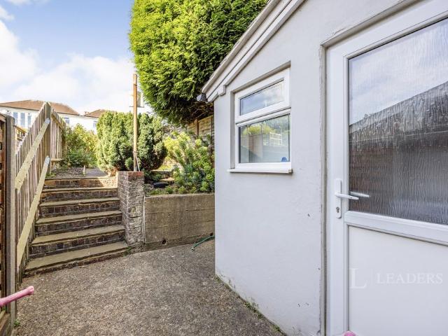 2 bedroom house to rent Ludlow Road, Guildford, GU2