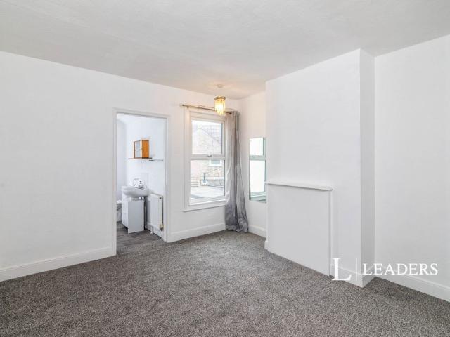 2 bedroom house to rent Morton Road, Lowestoft, Suffolk, NR33