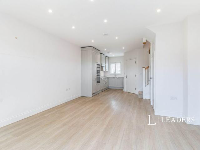 2 bedroom house to rent Nightingale Terrace, Linden Road, Leatherhead, KT22