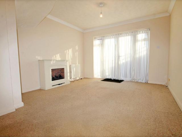 2 bedroom house to rent Pages Lane, Worthing, BN11