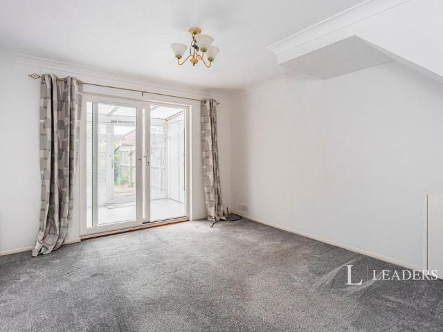 2 bedroom house to rent Payton Drive, Burgess Hill, RH15