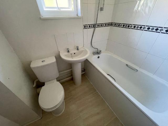 2 bedroom house to rent Pomander Crescent, Walnut Tree, Milton Keynes, Buckinghamshire, MK7