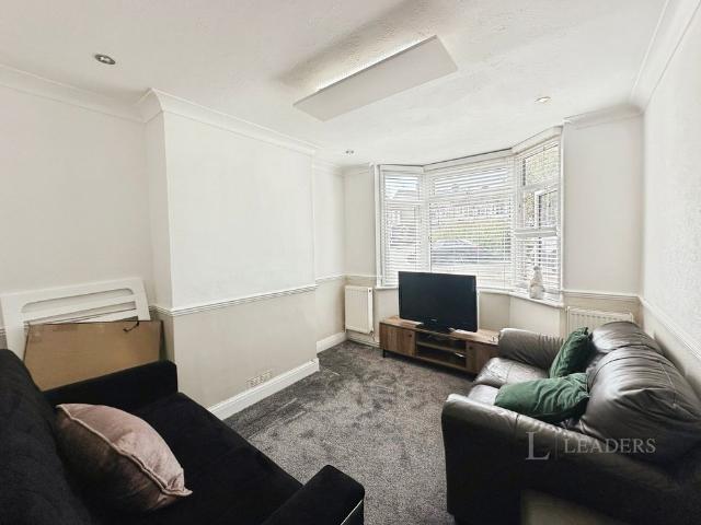 2 bedroom house to rent Preston Gardens, Luton, Bedfordshire, LU2