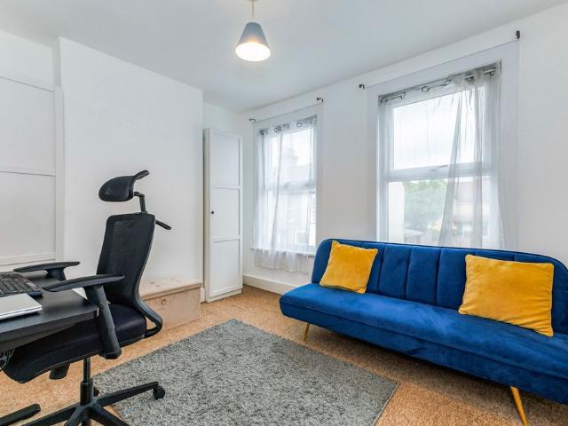 2 bedroom house to rent Sydney Road, Sutton, SM1