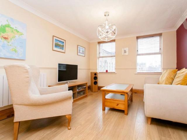 2 Bedroom House Terraced