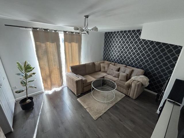 2 bedroom house terraced to rent