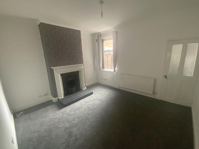 2 bedroom house terraced to rent
