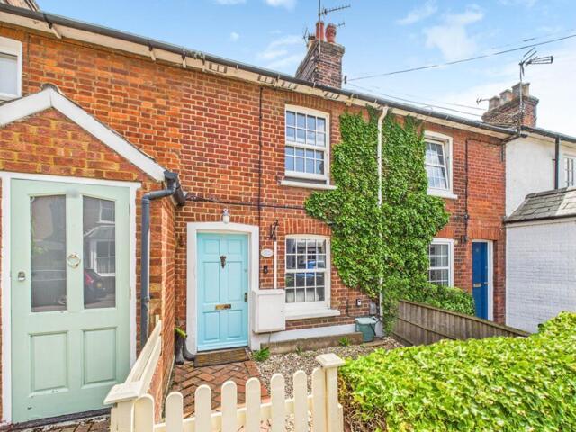 2 Bedroom House Tring Hertfordshire LS99436770