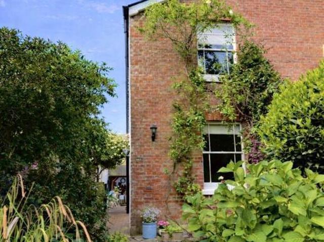 2 Bedroom House Tunbridge Wells Kent LS99054722