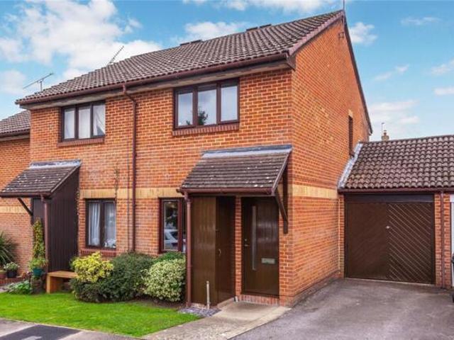 2 Bedroom House Twyford Wokingham LS99437303