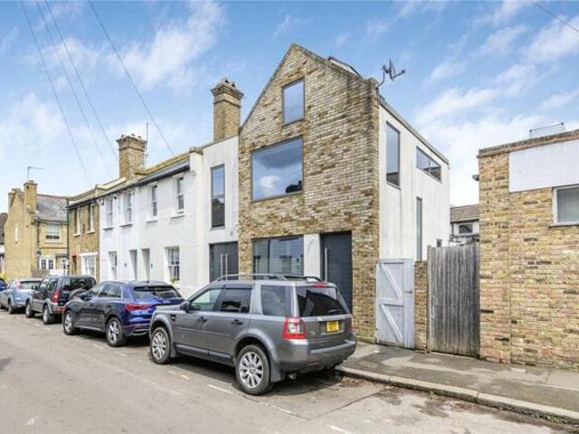 2 Bedroom House Twickenham Greater London 100096579