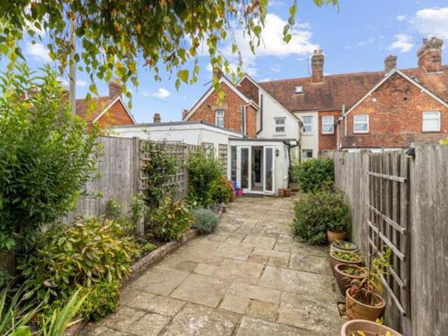 2 Bedroom House Uckfield East Sussex 98834305