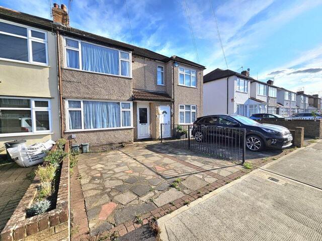 2 Bedroom House Uxbridge Greater London 101278200