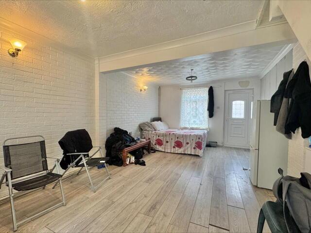 2 Bedroom House Yarmouth Isle Of Wight 101119390