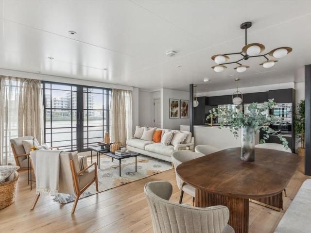 2 bedroom houseboat to rent