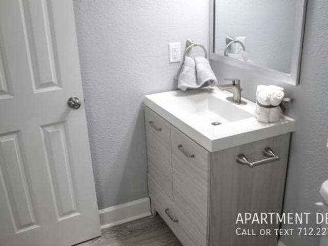 2 bedroom, Houston TX 77013 77325563