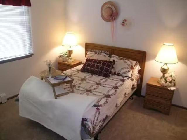 2 Bedroom Howard Garden Apartments