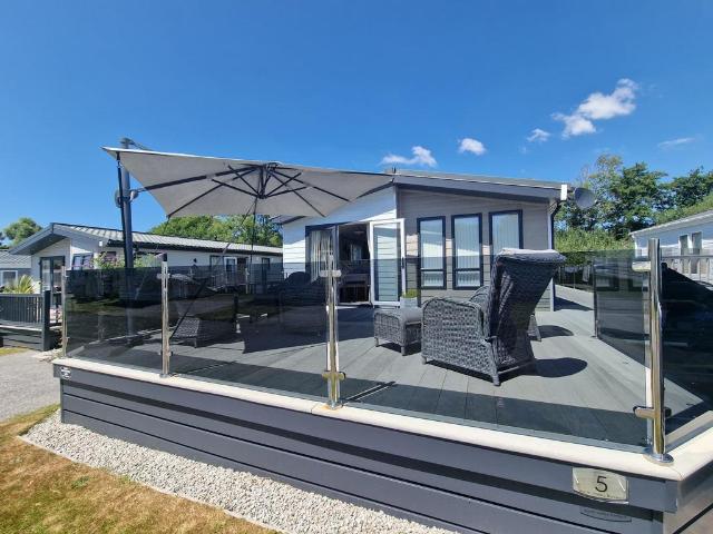 2 bedroom holiday lodge for sale
