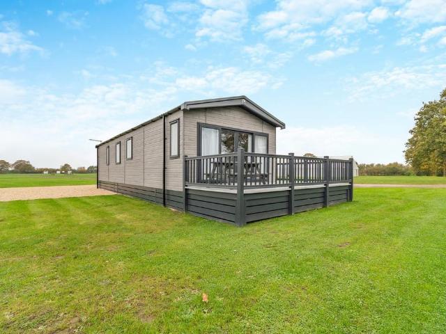2 bedroom holiday lodge for sale