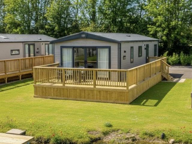 2 bedroom holiday lodge for sale