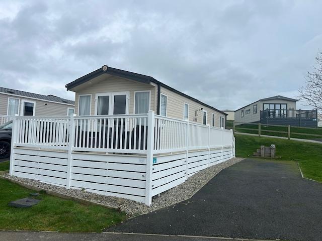 2 bedroom holiday lodge for sale