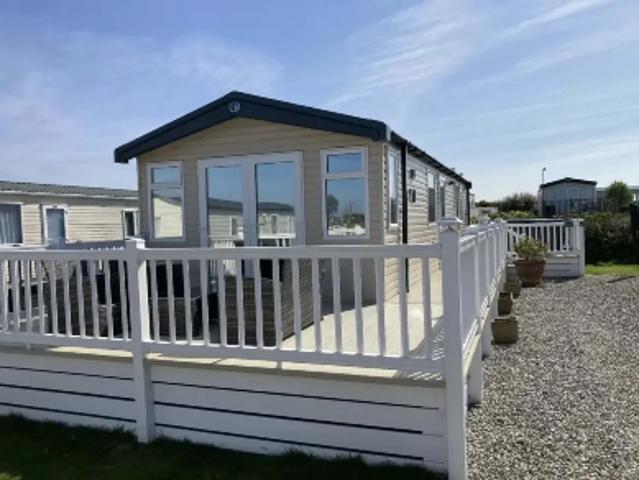 2 bedroom holiday lodge for sale