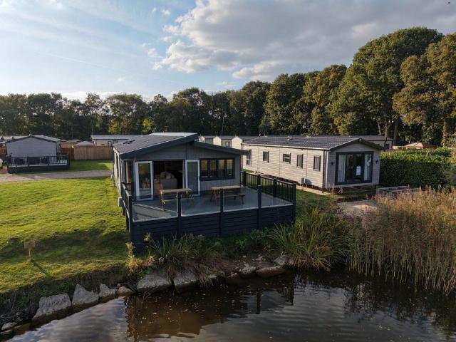 2 bedroom holiday lodge for sale