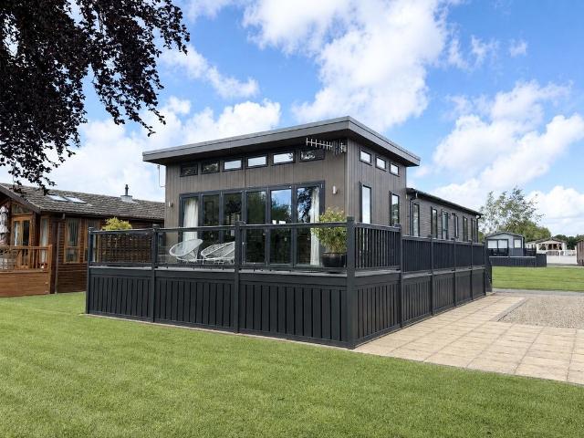 2 bedroom holiday park home for sale