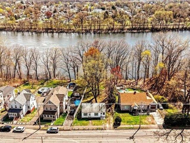 2 bedroom, Holyoke MA 01040 102257443