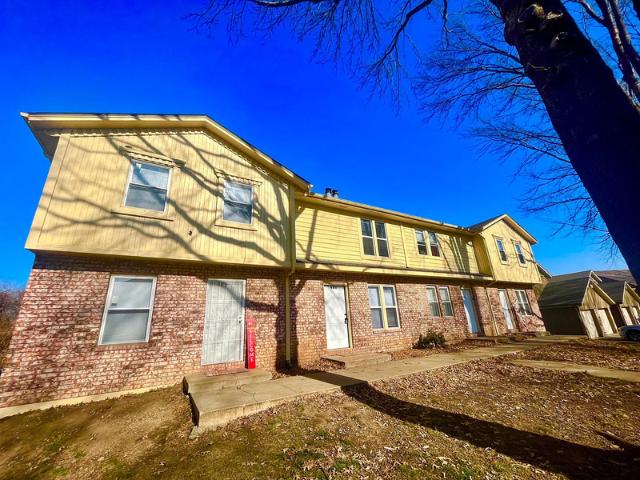 2 Bedroom Home for Rent at 403 Ne Highland Ln, Blue Springs, MO 64014 Country Club Gardens