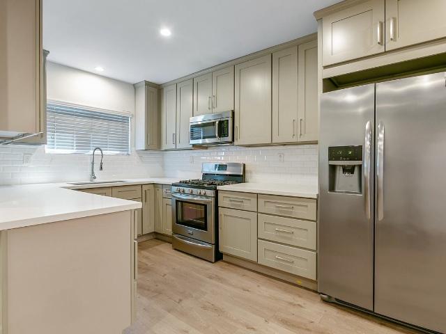 2 Bedroom Home for Rent at 4053 West 23rd Street #D, Los Angeles, CA 90018 UNNC
