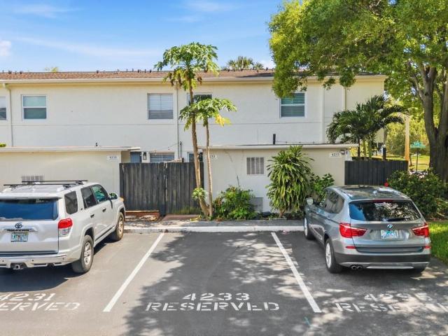2 Bedroom Home for Rent at 4233 La Sorrento Ct, Tampa, FL 33611 Fairoaks Manhattan Manor