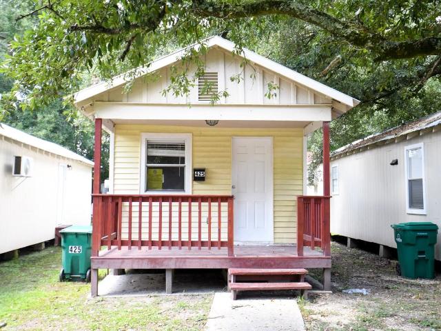 2 Bedroom Home for Rent at 425 W 29th Ave #1, Covington, LA 70433 West 20s