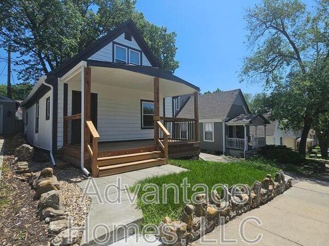 2 Bedroom Home for Rent at 4619 Bell St, Kansas City, MO 64112 West Plaza