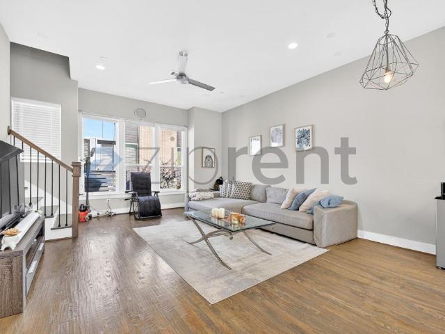2 Bedroom Home for Rent at 4906 Live Oak St #3, Dallas, TX 75206