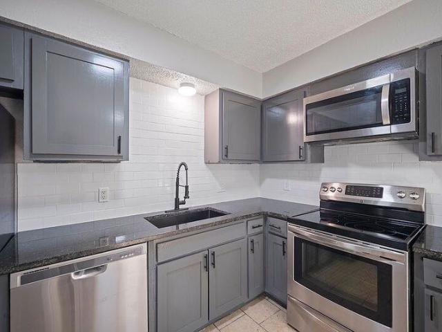 2 Bedroom Home for Rent at 507 N Elm St, Arlington, TX 76011 Town North
