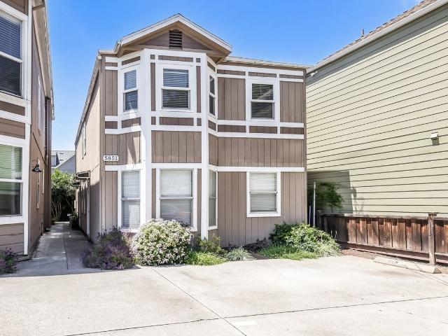 2 Bedroom Home for Rent at 5851 Vallejo St #D, Oakland, CA 94608 Golden Gate