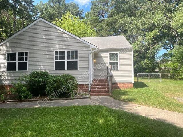 2 Bedroom Home for Rent at 6013 Carver Blvd #B, Charlotte, NC 28269 Rockwell Park Hemphill Heights