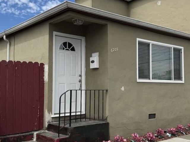 2 Bedroom Home for Rent at 6201 Bromley Ave #6205, Oakland, CA 94621 Seminary