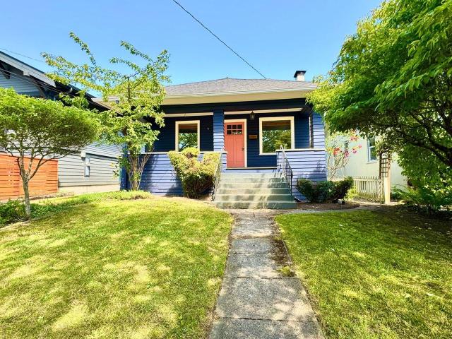 2 Bedroom Home for Rent at 6744 11th Ave Nw, Seattle, WA 98117 Whittier Heights